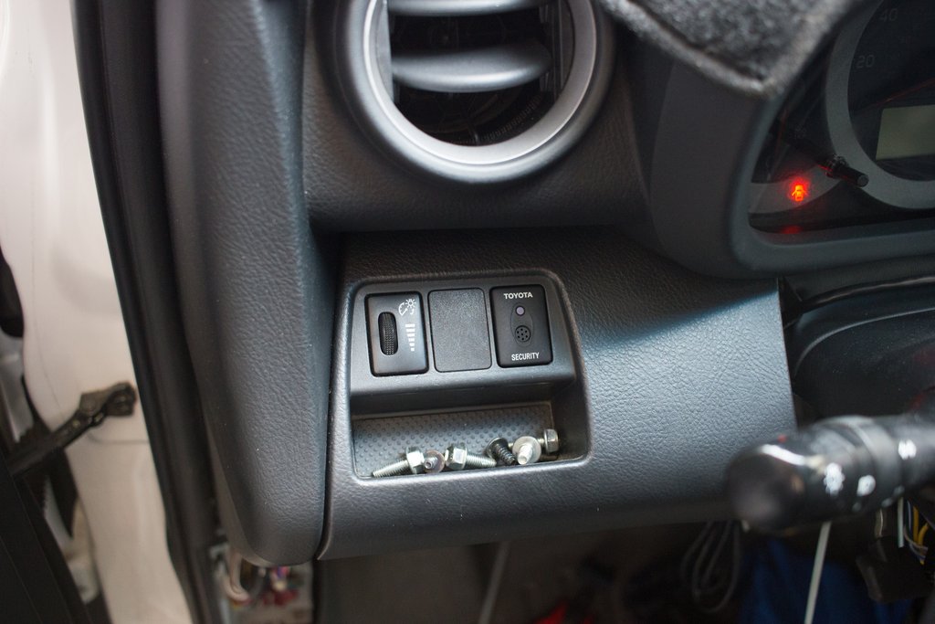 Alarme Toyota RS3200 PLUS installée | Toyota RAV4 Forums